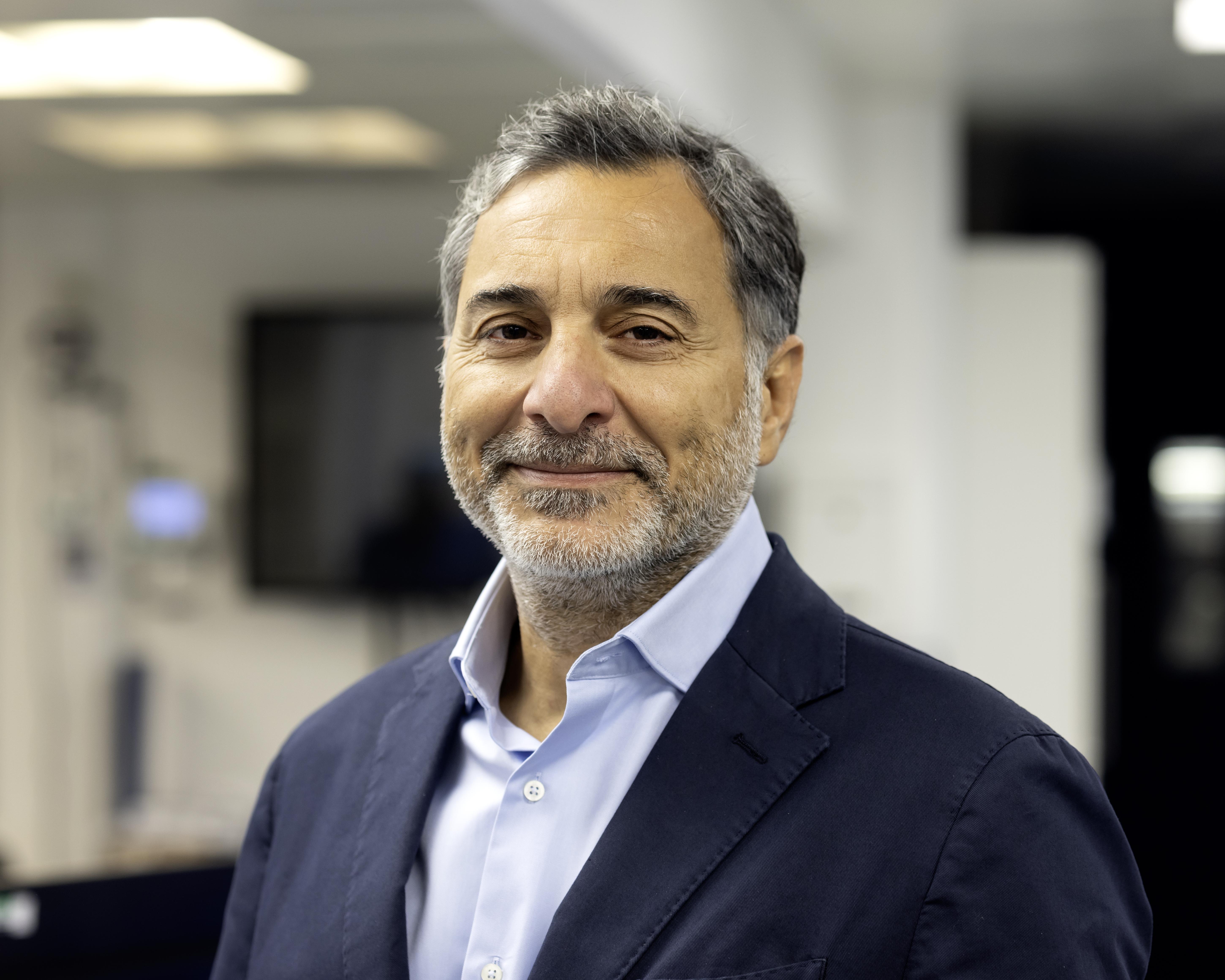 Revolutionising heart surgery through endoscopic innovations with Mr ...